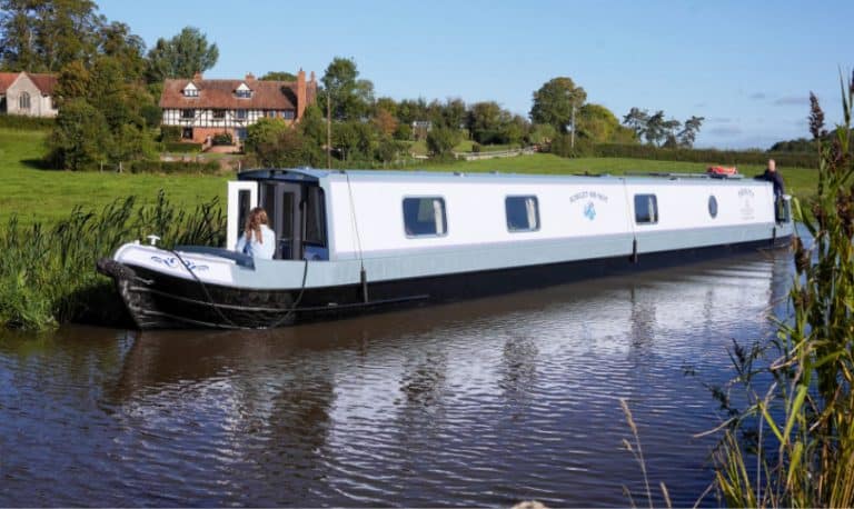 How to Navigate Canal Locks Safely - Trinity Boats